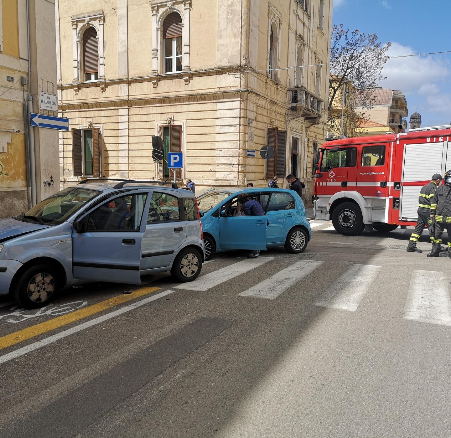 Mancata precedenza: due auto si scontrano all’incrocio La Nuova Sardegna