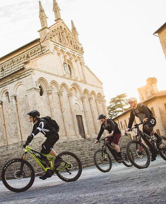 In bici alla scoperta della città del Balestro Il Tirreno