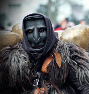Mamuthones e Issohadores stasera alla Sagra del mirto - La Nuova Sardegna