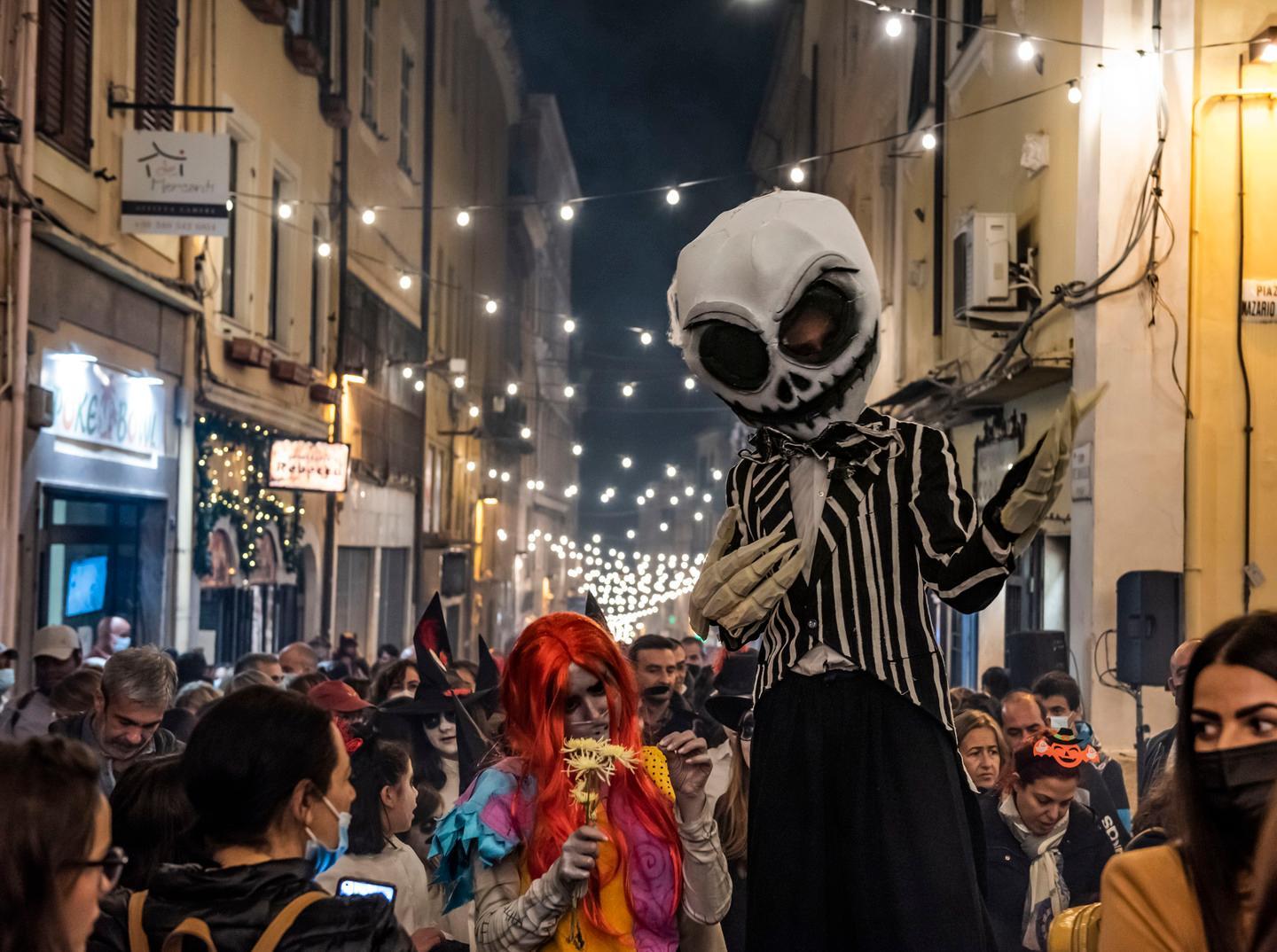 Sassari, il centro invaso da “mostri” per Su Mortu Mortu - La Nuova ...