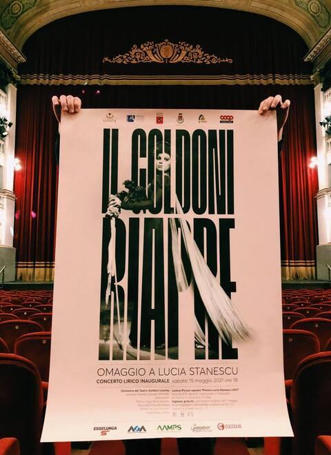 Il poster del Teatro Goldoni di Livorno nel manuale Zanichelli usato ...