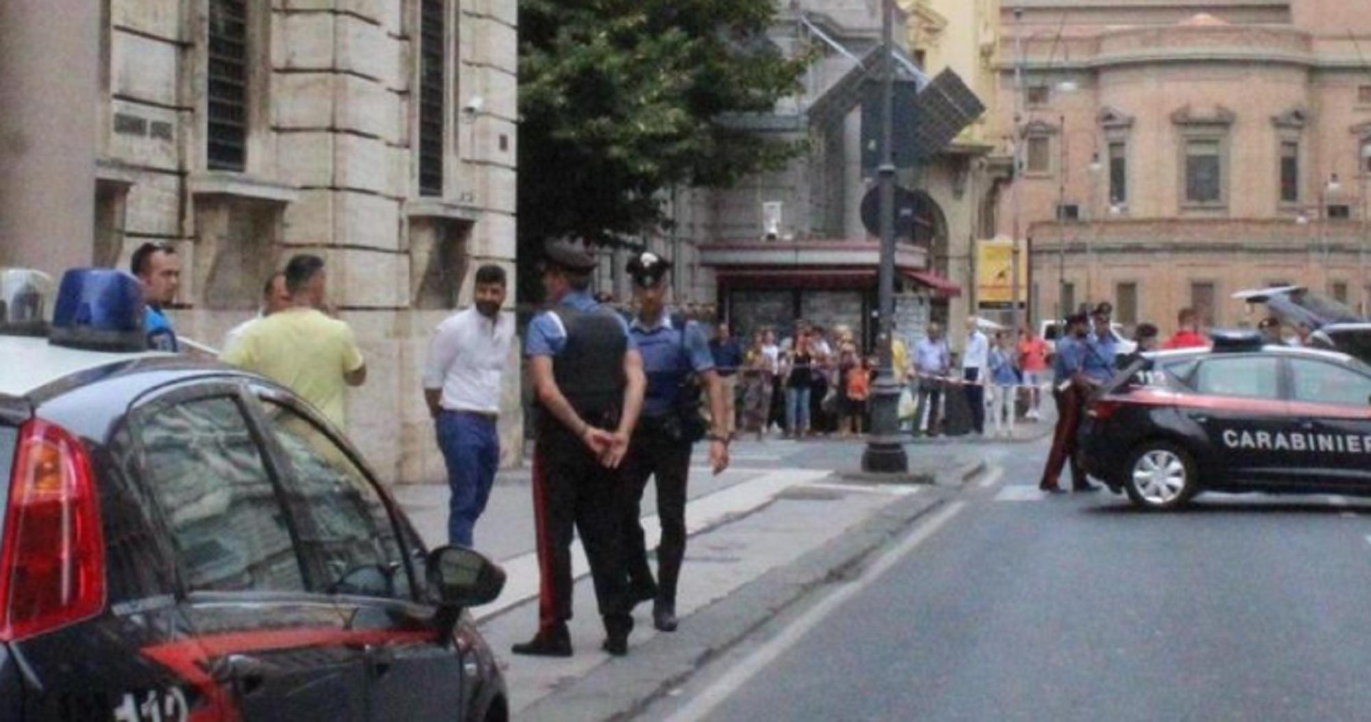Protesta Dei Residenti Di Via Cairoli «adulti E Ragazzi Sfrecciano Con