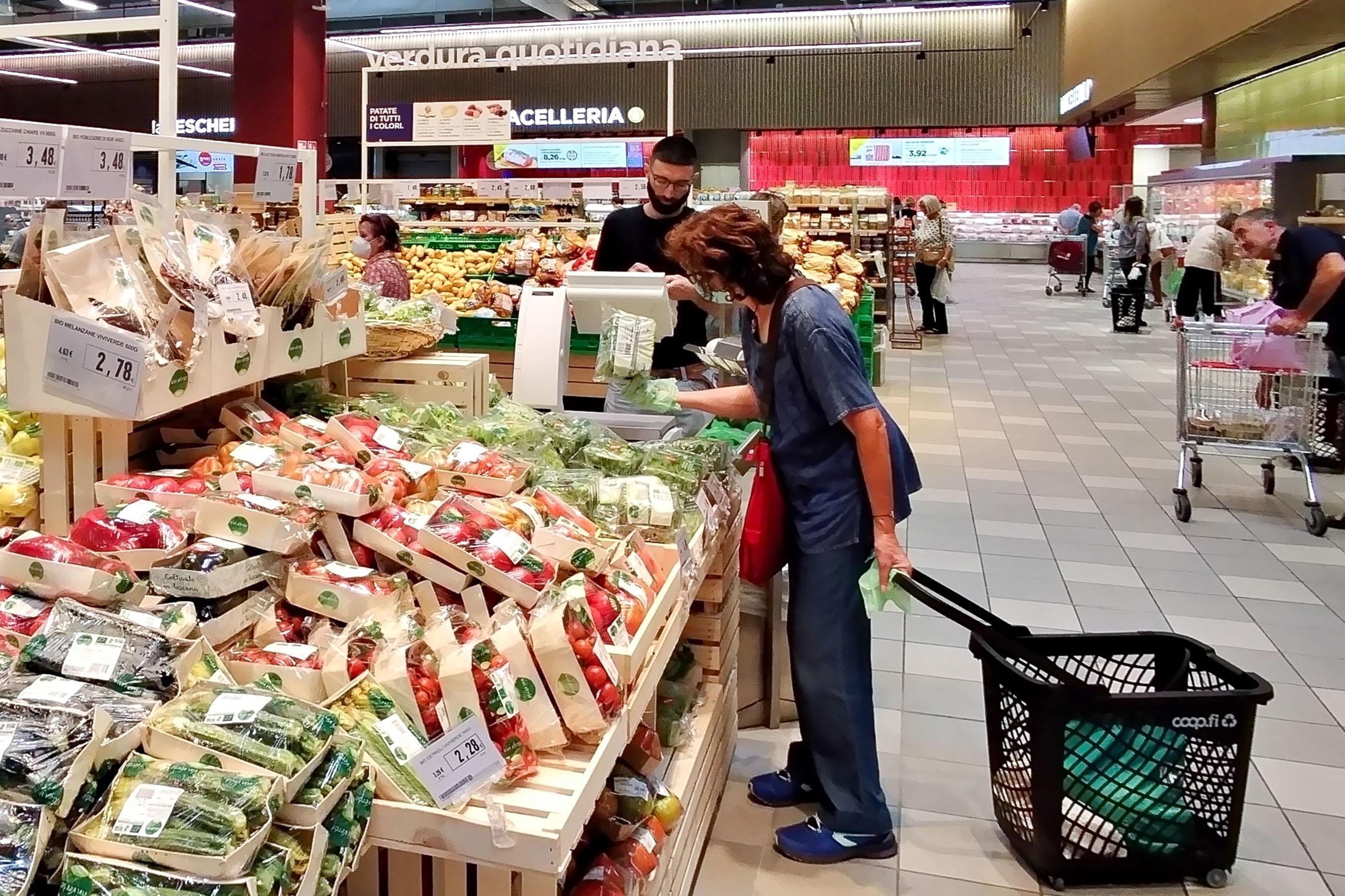 Uova e pasta a prezzi record: fare la spesa è un lusso - Le cifre - Il ...
