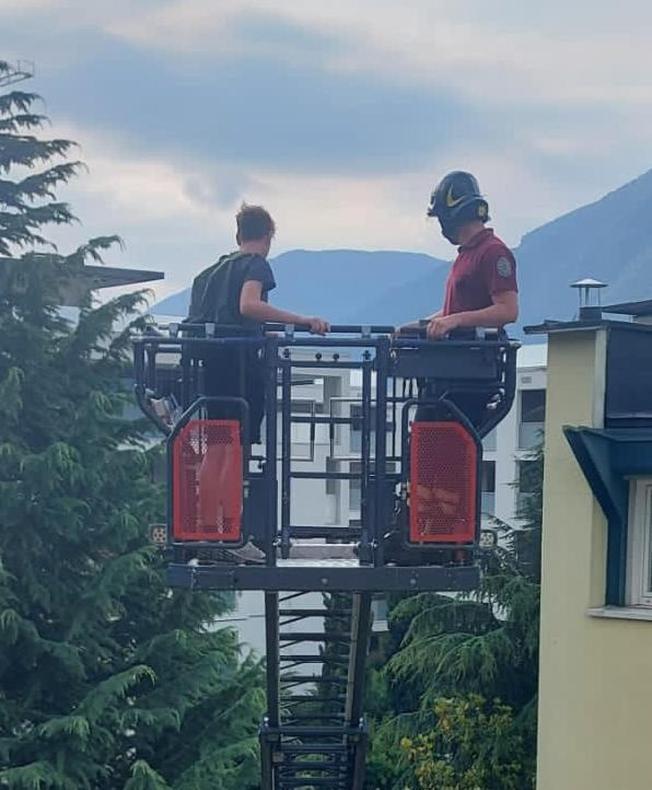 All'esame di terza media con l'autoscala dei pompieri - Il Tirreno