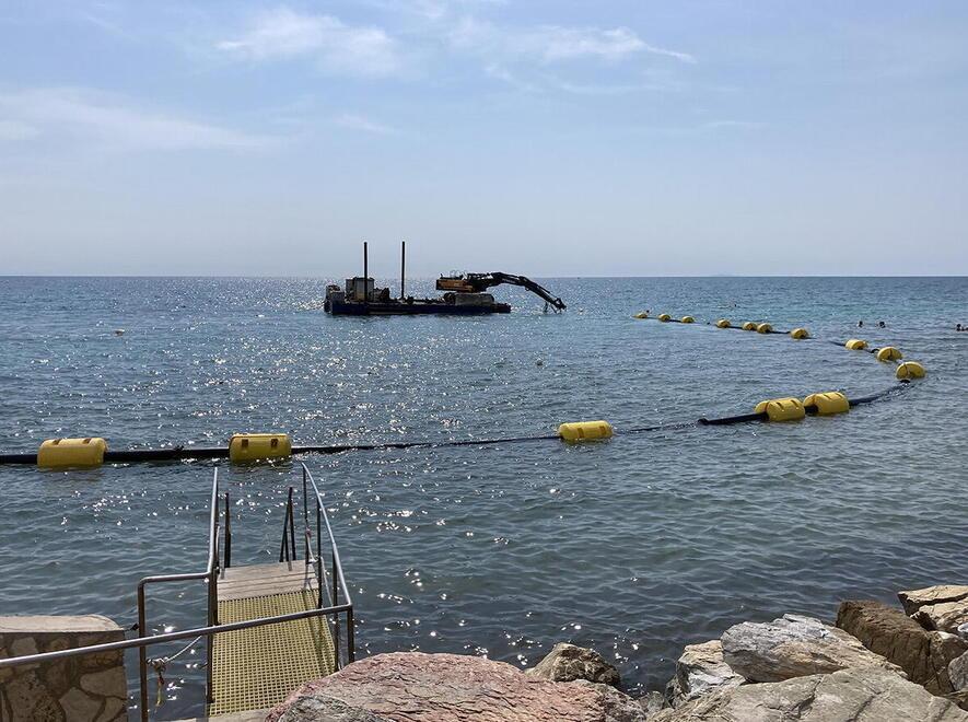 Acqua torbida e rumori in spiaggia per il ripascimento alla Mazzanta ...