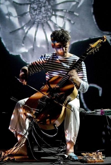 Chitarra sarda e foto per il video concerto di Paolo e Nanni Angeli ...