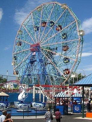 Al Luna Park 120 attrazioni apertura fino all’una di notte - Gazzetta ...