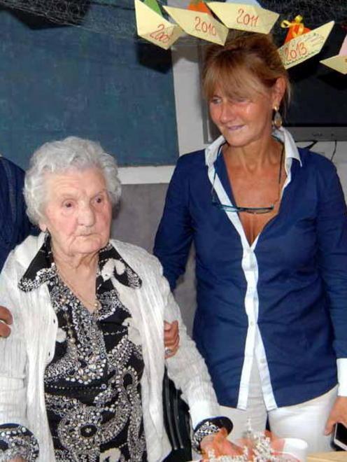 Festeggiata Dina Bogazzi che ha compiuto 100 anni - Il Tirreno