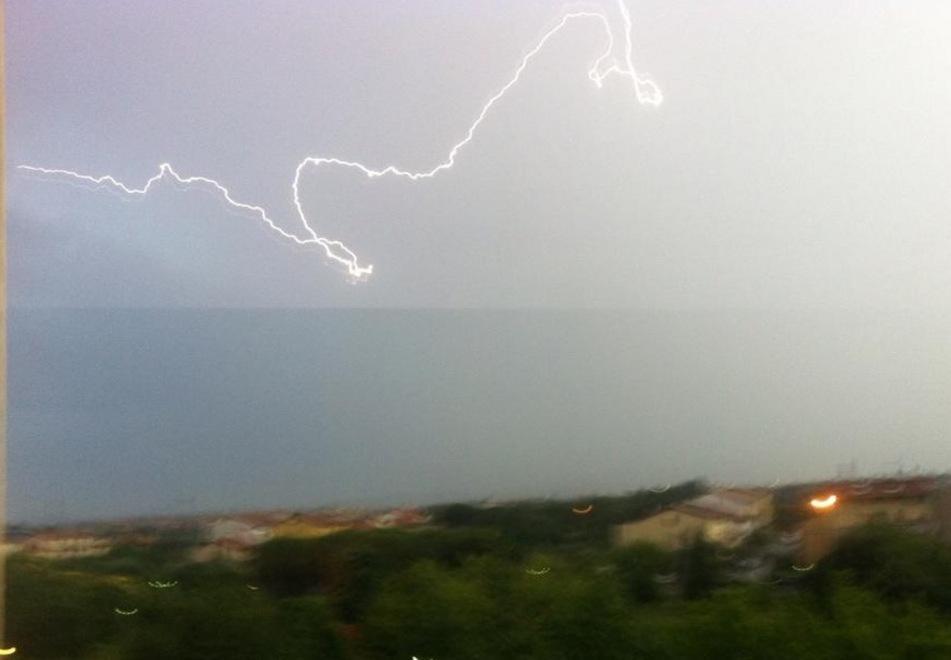 Tempeste di fulmini su Prato e dintorni - Il Tirreno