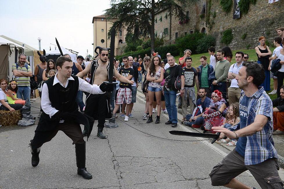 Il popolo del fantasy invade le strade di Vinci - Il Tirreno