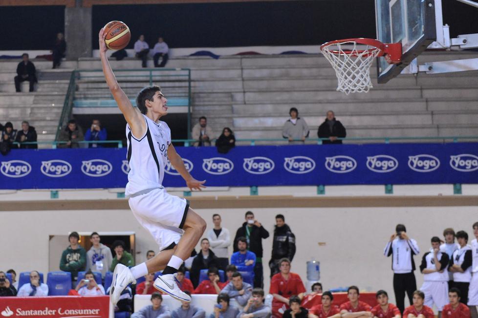 Il giovane lungo Adam Pechacek verso la Pallacanestro Reggiana Gazzetta ...