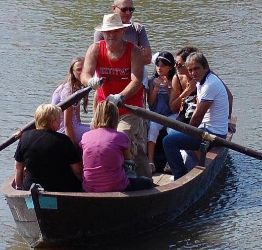 La magia del barchetto per attraversare l’Arno - Il Tirreno