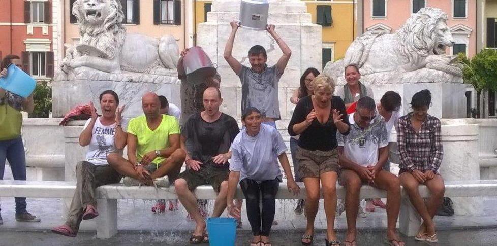 Secchiata anti-sla per i negozianti di “Massa da vivere” - Il Tirreno