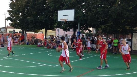 Primi canestri al campo da basket - La Nuova Ferrara
