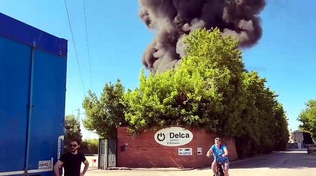 Pisa, maxi incendio alla Delca: le impressionanti immagini dall'alto ...