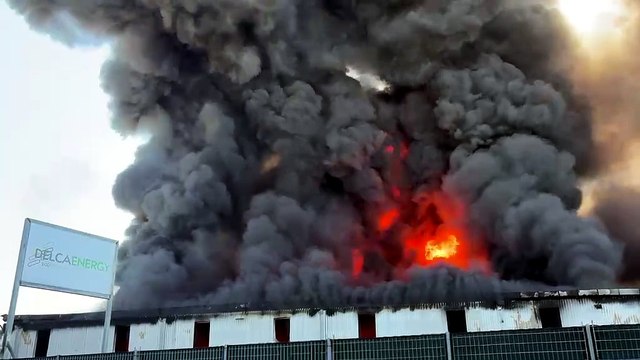 Pisa, maxi incendio alla Delca: le impressionanti immagini dall'alto ...